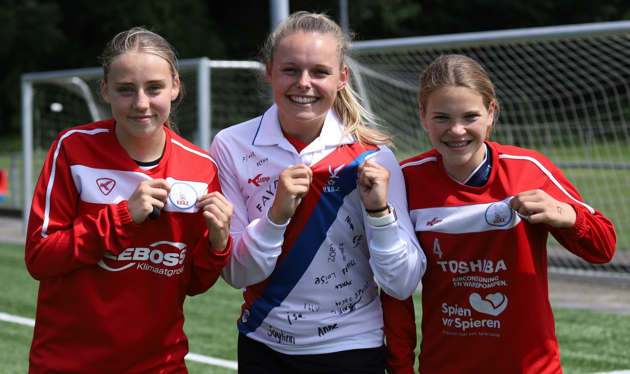 ING meidenvoetbalclinic met Jaimy Ravensbergen groot succes (foto's ...